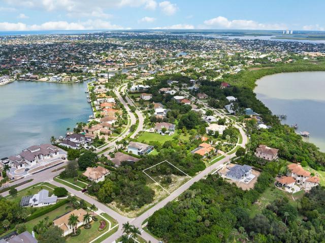680 Inlet Drive, Marco Island, US, FL