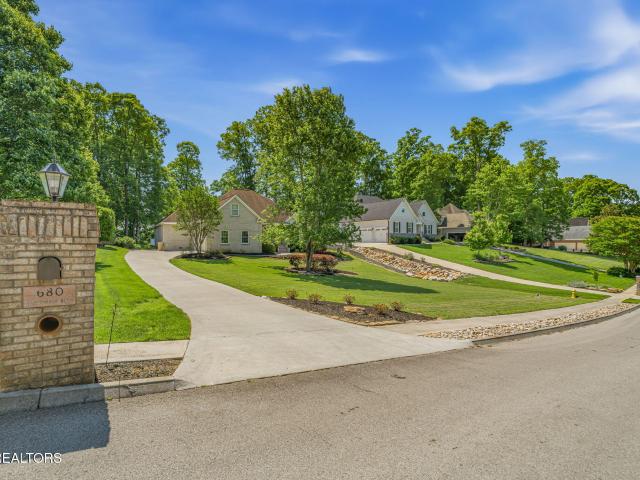 680 Oak Chase Blvd