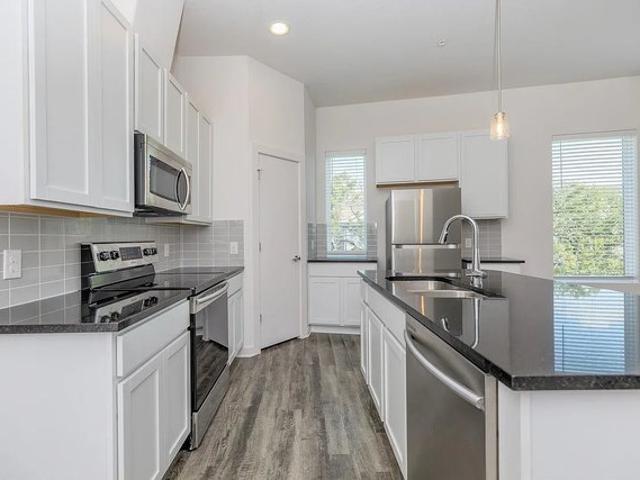 680 Naumann Dr, Leander, TX 78641