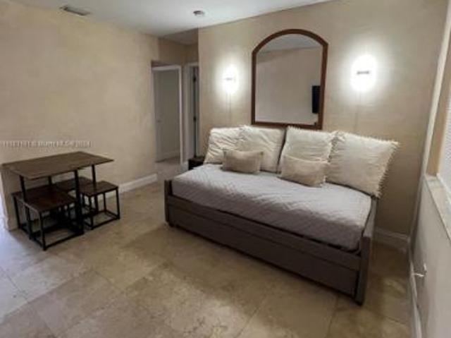 680 SW 10th St #7, Miami, FL 33130
