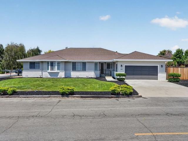 680 Ridgemark Dr, Hollister, CA 95023