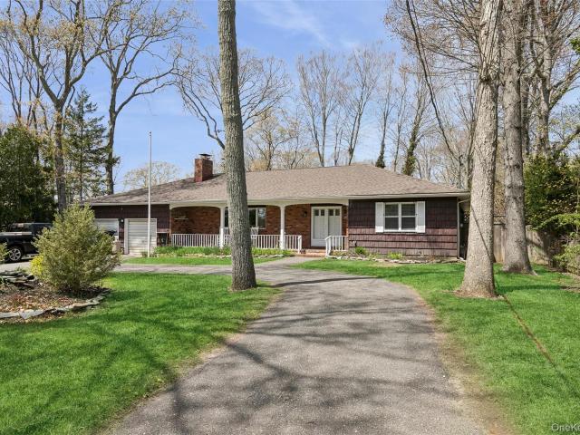 680 Westview Dr, Mattituck, NY 11952 | MLS #987905 | Compass