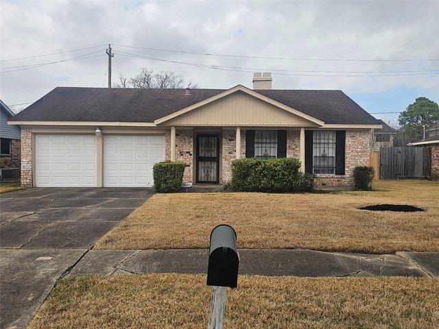 6814 Castleview Ln, Houston, TX 77489