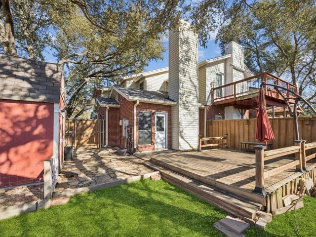 6814 Dolphin Circle