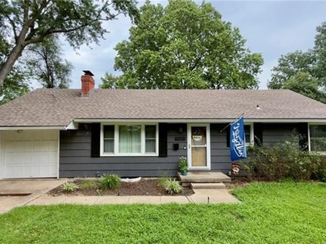 6814 W 73rd St, Overland Park, KS 66204