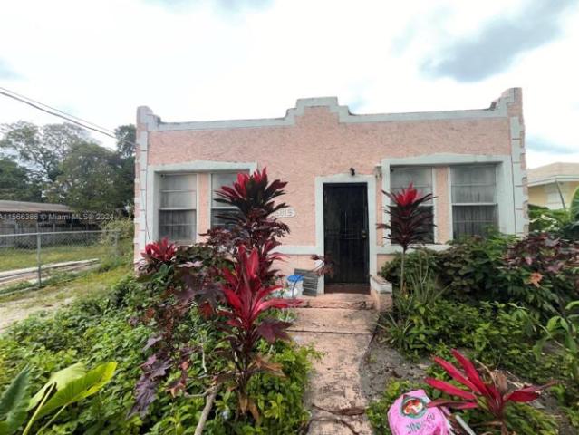 6815 NW 6th Ct, Miami, FL 33150