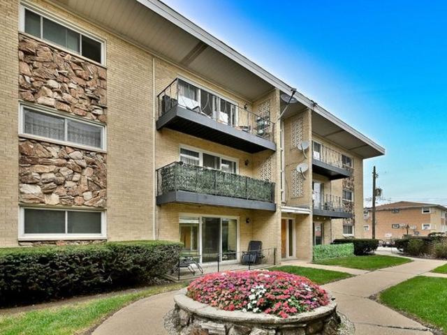 6815 N Olmsted Ave Apt 203, Chicago, IL 60631