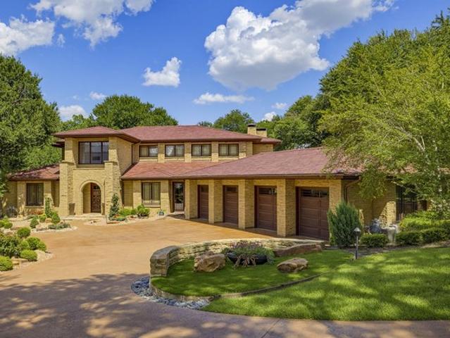 6816 Oak Hill Dr, Fort Worth, TX 76132