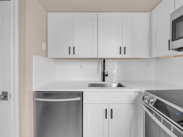 6816 Bellevue Ave # 3A