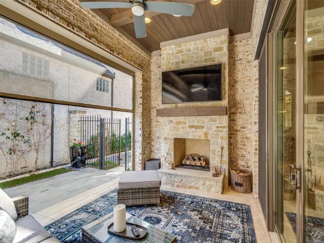 6816 Cousteau Court