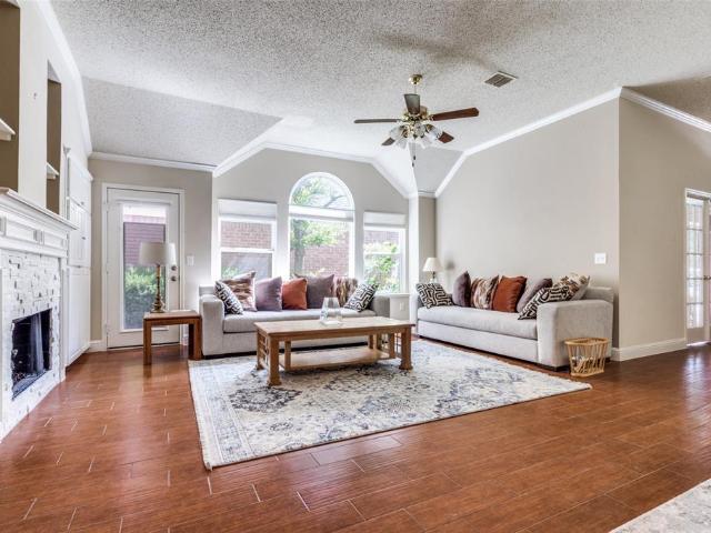 6816 Thorncliff Trail