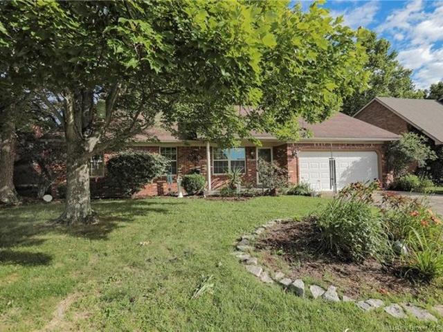 6817 Twin Springs Dr, Sellersburg, IN 47172