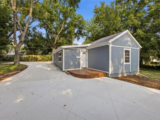 6818 Agnes Ave, Kansas City, MO 64132