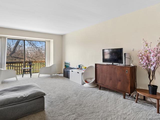 6818 Roberts Dr, Unit 6, Woodridge, IL 60517 | MLS #12606 | Compass