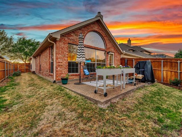 6810 Lee Meadow Drive