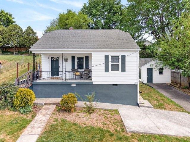 6810 Pulaski Ave, Fairlawn, VA 24141