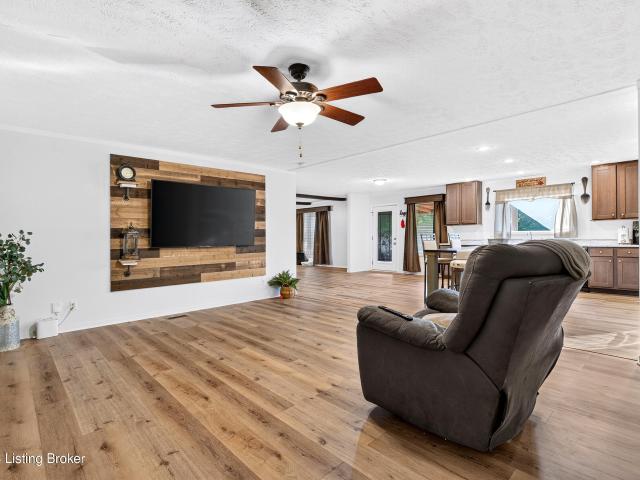 6811 Memory Ln