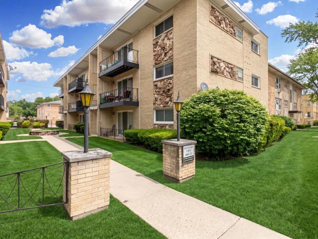 6811 N Olmsted Avenue # 106