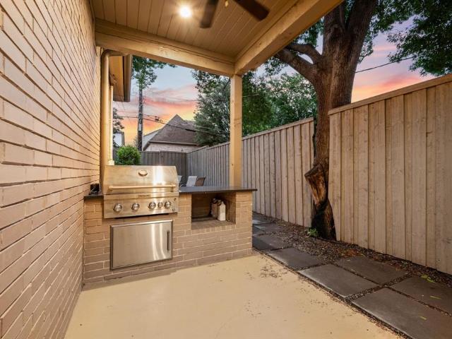 6811 Del Norte Lane