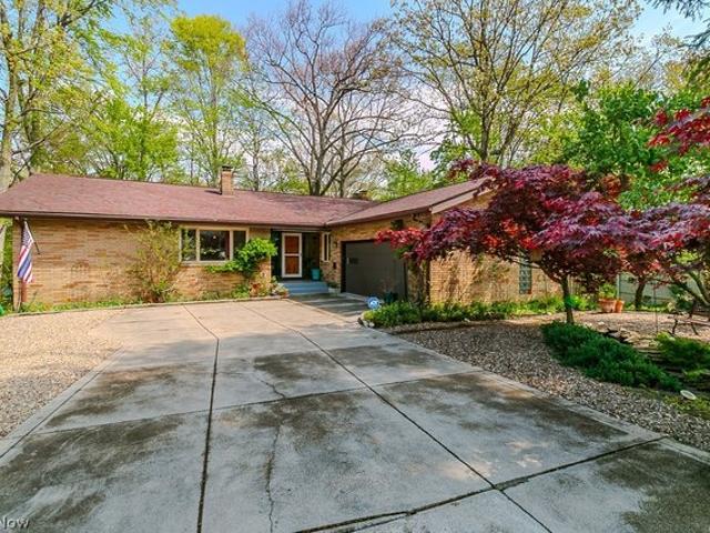 6811 Drexel Dr, Seven Hills, OH 44131