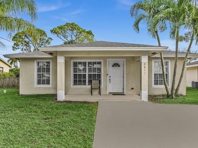 6811 2nd St, Limestone Creek, FL 33458