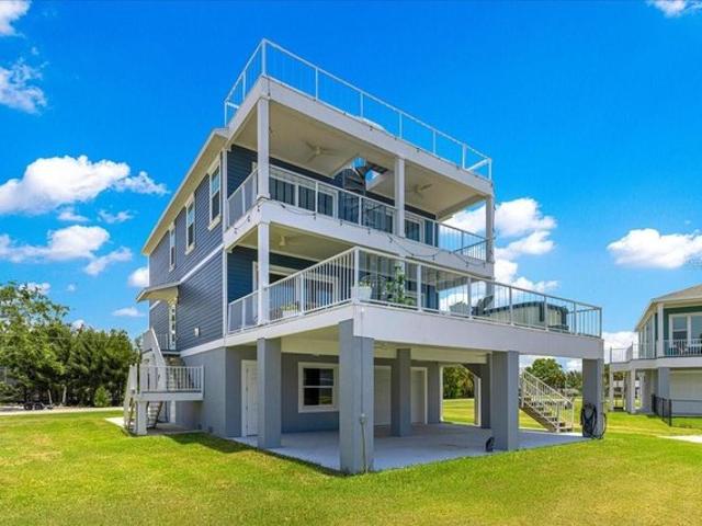 6812 Driftwood Dr, Hudson, FL 34667