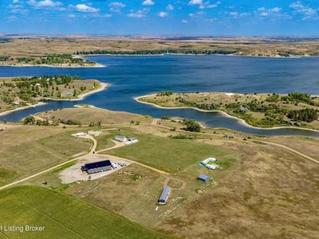 6812 E Schatz Ln, Elgin, ND 58533