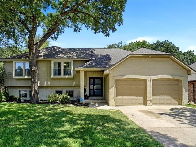 6813 Parkwood Dr, North Richland Hills, TX 76182