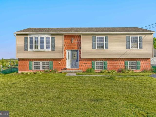 681 Grant Dr, Gettysburg, PA 17325