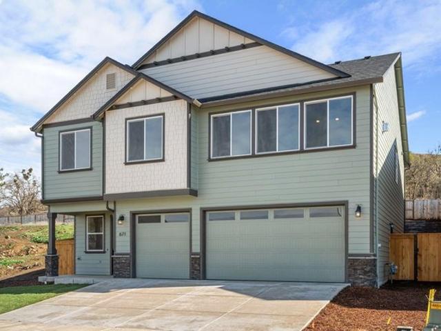 681 Old Waverly Way Unit 21, Eagle Point, OR 97524