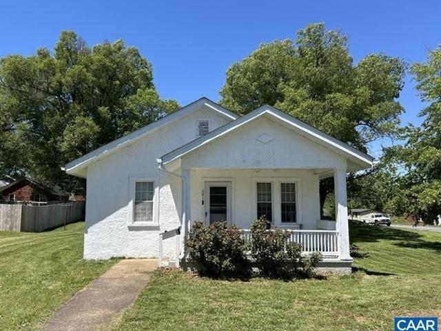 681 Sherwood Ave, Waynesboro, VA 22980