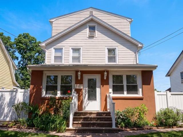681 Stowe Ave, Baldwin, NY 11510