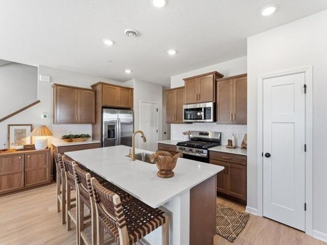 681 Tulare Ter, Newport, MN 55055