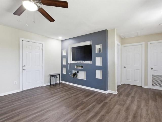 6824 Lakeside Drive