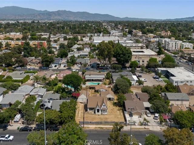 6824 Tyrone Ave, Van Nuys, CA 91405
