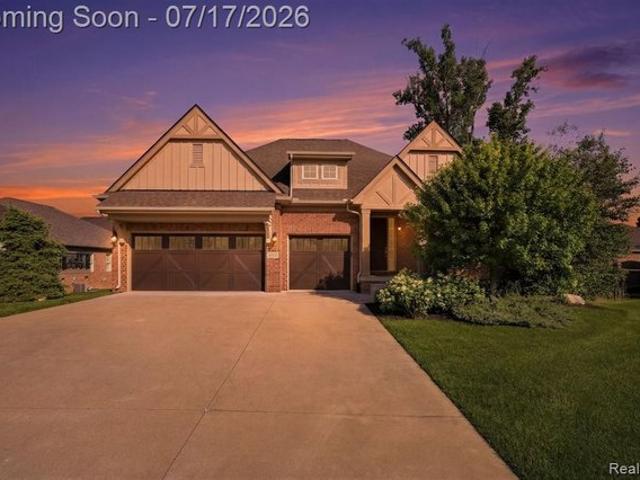 6824 Venturi Dr, Washington Township, MI 48094