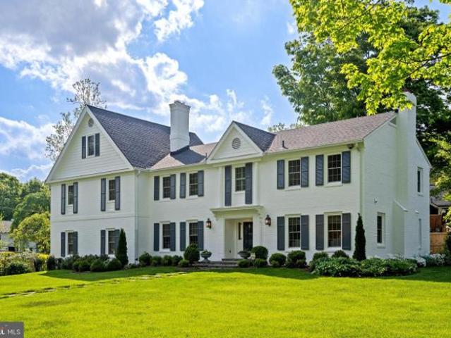 6825 Newbold Dr, Bethesda, MD 20817