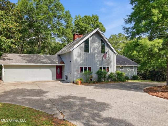 6825 Shore Dr, Ocean Springs, MS 39564