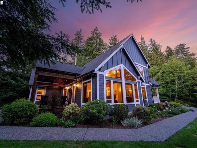 68260 Ridge Rd, North Bend, OR 97459