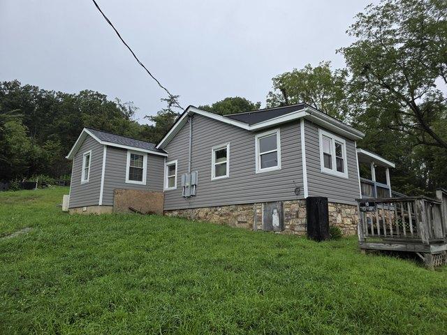 6827 Blacksburg Rd, Catawba, VA 24070