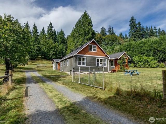6827 Lakewood Rd, Stanwood, WA 98292