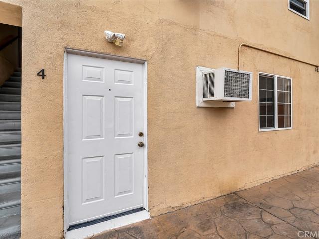 6827 Simpson Ave, Unit 4, North Hollywood, CA 91605 | MLS #SR26016 | Compass