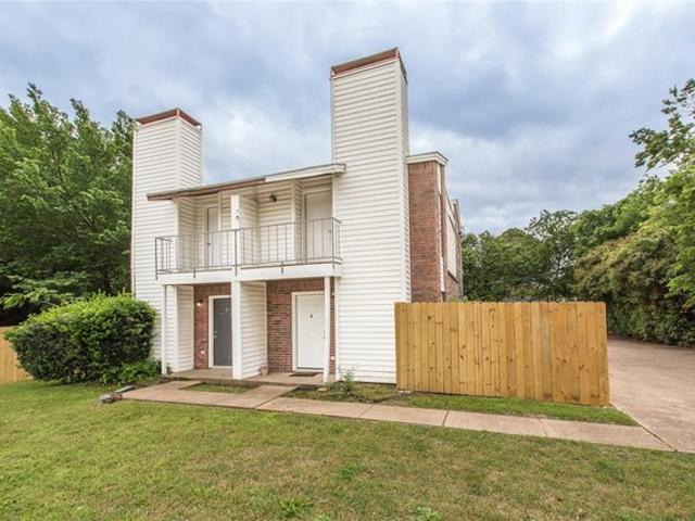 6828 Brentwood Stair Rd, Fort Worth, TX 76112