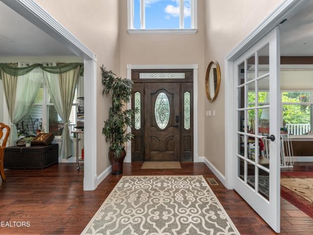 6828 Sunnyview Drive