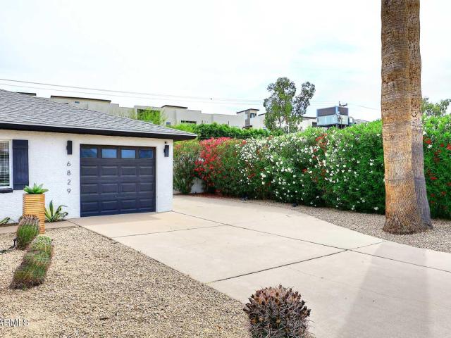 6829 e almeria road