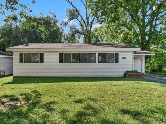 6829 Saint Olaf Dr, Berkeley, MO 63134