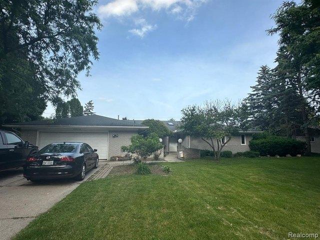 6820 Fredmoor Dr, Troy, MI 48098