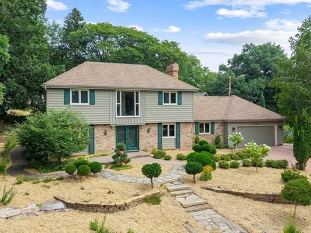 6820 Harold Ave, Golden Valley, MN 55427