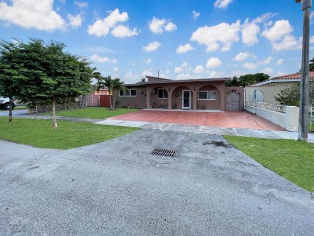 6820 1st St SW, Miami, FL 33144