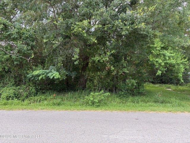 6821 Bienville Dr, Biloxi, MS 39532